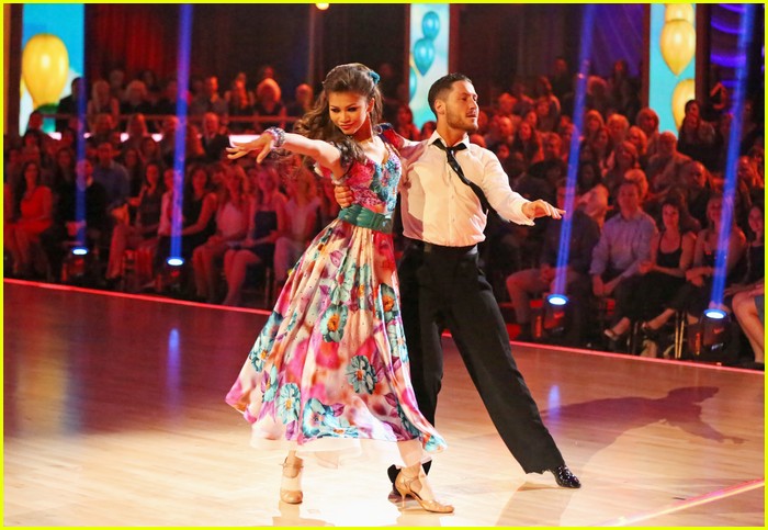 Full Sized Photo of aly raisman zendaya wk8 dwts safe 14 | Who Went ...