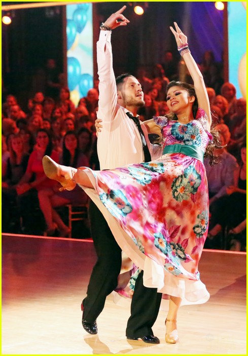 Full Sized Photo of aly raisman zendaya wk8 dwts safe 28 | Who Went ...