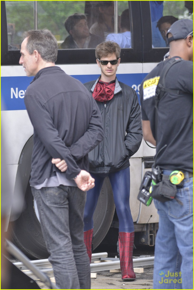 Andrew Garfield: Bus Rescue on 'Spider-Man' Set | Photo 560459 - Photo ...