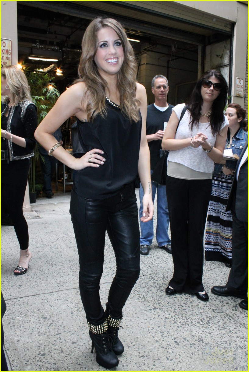 Angie Miller Sings 'You Set Me Free' on 'Kelly & Michael' - Watch Now ...