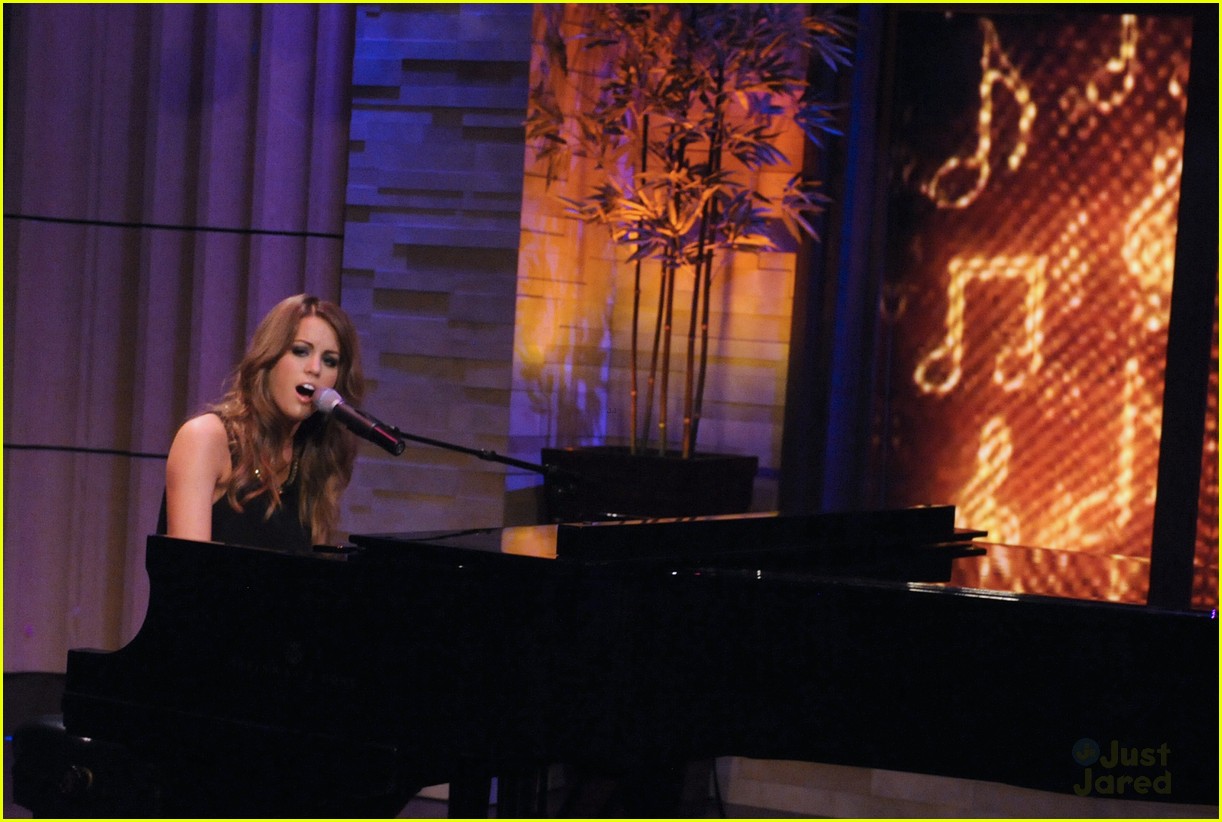Full Sized Photo of angie miller sings you set me free on kelly michael ...