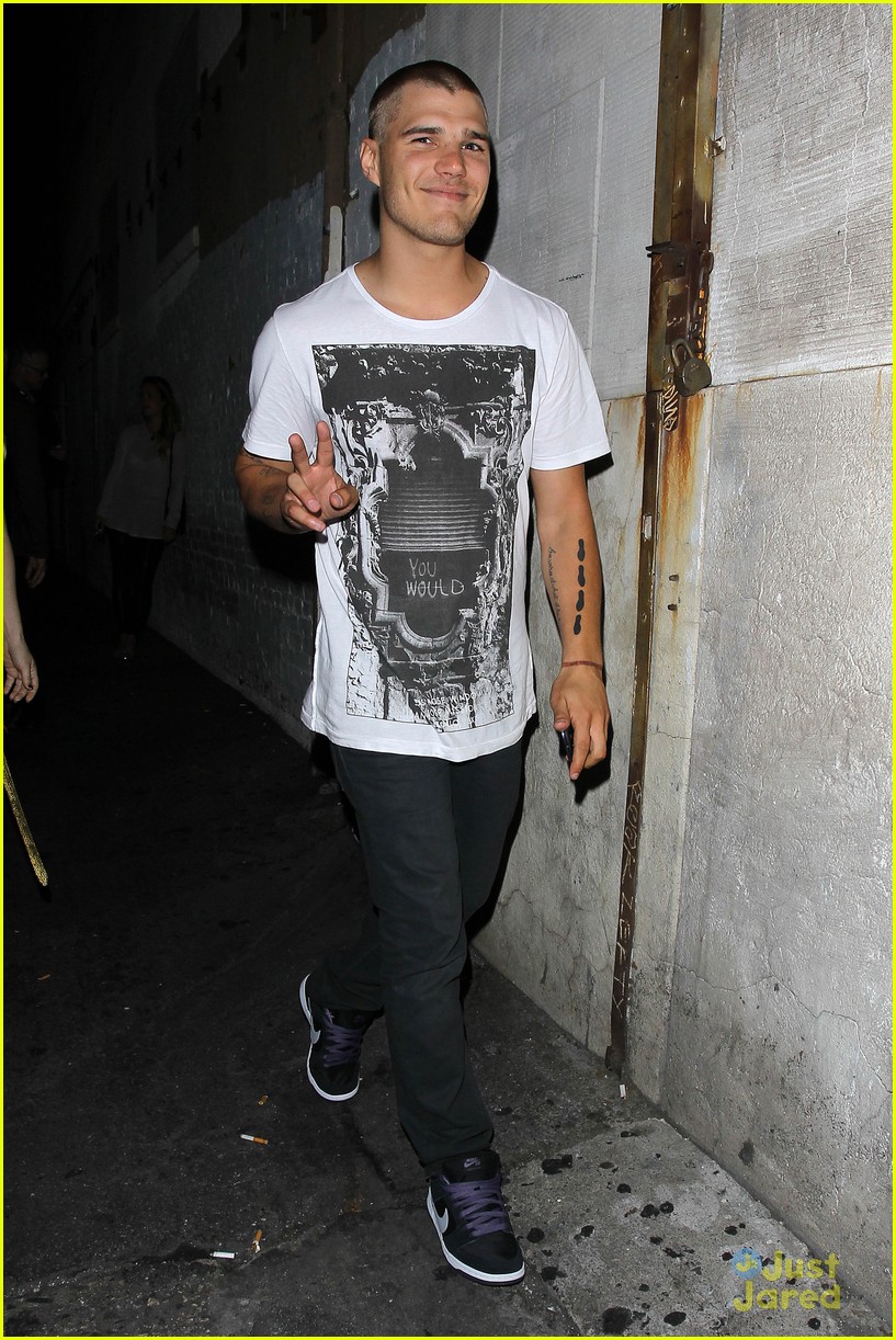Chris Zylka: Sayers Club Exit | Photo 557383 - Photo Gallery | Just ...