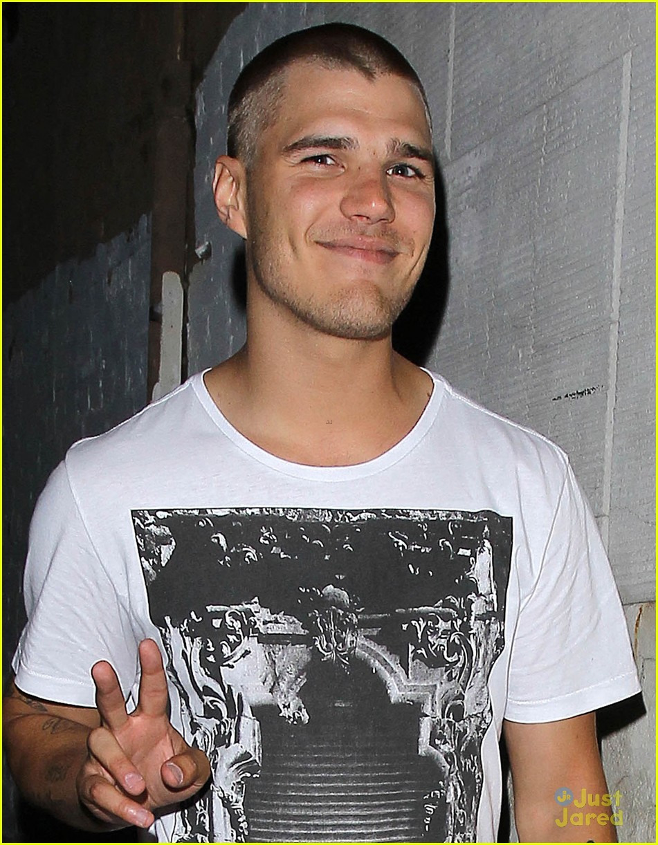 Chris Zylka: Sayers Club Exit | Photo 557384 - Photo Gallery | Just ...