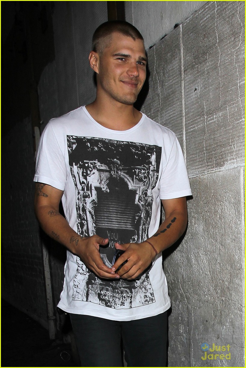 Chris Zylka: Sayers Club Exit | Photo 557385 - Photo Gallery | Just ...