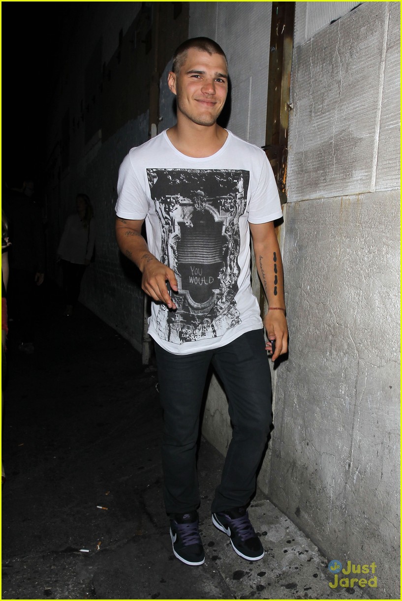Chris Zylka: Sayers Club Exit | Photo 557392 - Photo Gallery | Just ...