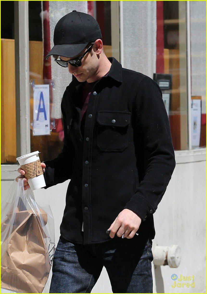 Andrew Garfield Grabs Breakfast On the Go! | Photo 558680 - Photo ...