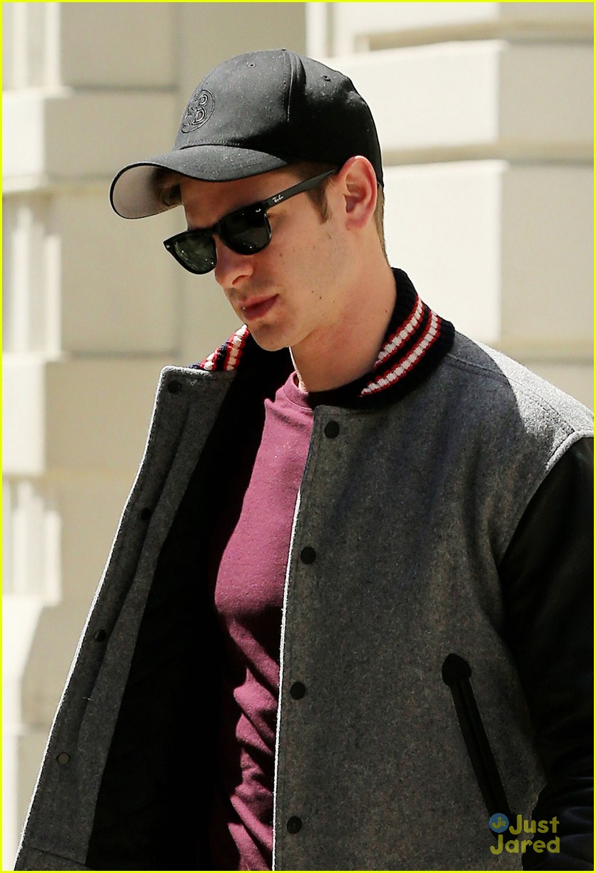 Andrew Garfield Grabs Breakfast On the Go! | Photo 558681 - Photo ...