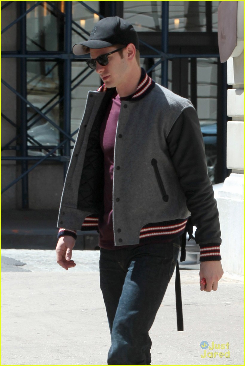Andrew Garfield Grabs Breakfast On the Go! | Photo 558687 - Photo ...