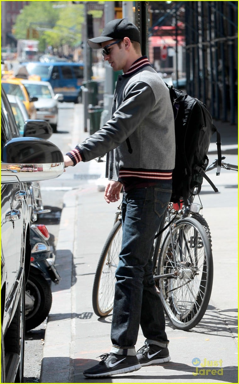 Andrew Garfield Grabs Breakfast On the Go! | Photo 558692 - Photo ...
