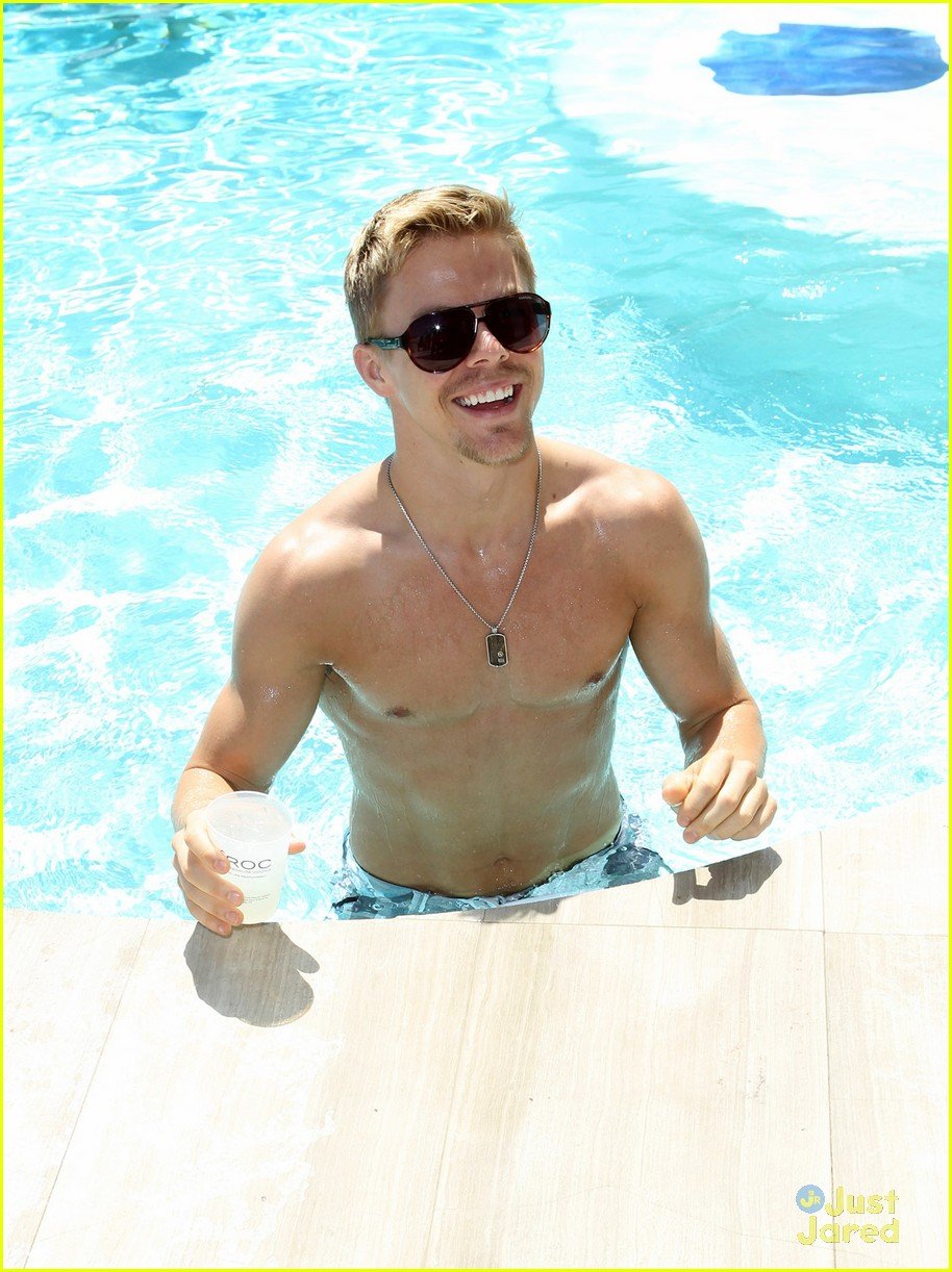 Derek Hough: Shirtless Pool Party Fun! | Photo 564460 - Photo Gallery ...