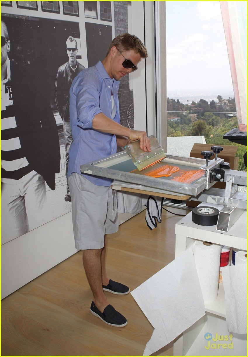 Derek Hough: Shirtless Pool Party Fun! | Photo 564470 - Photo Gallery ...