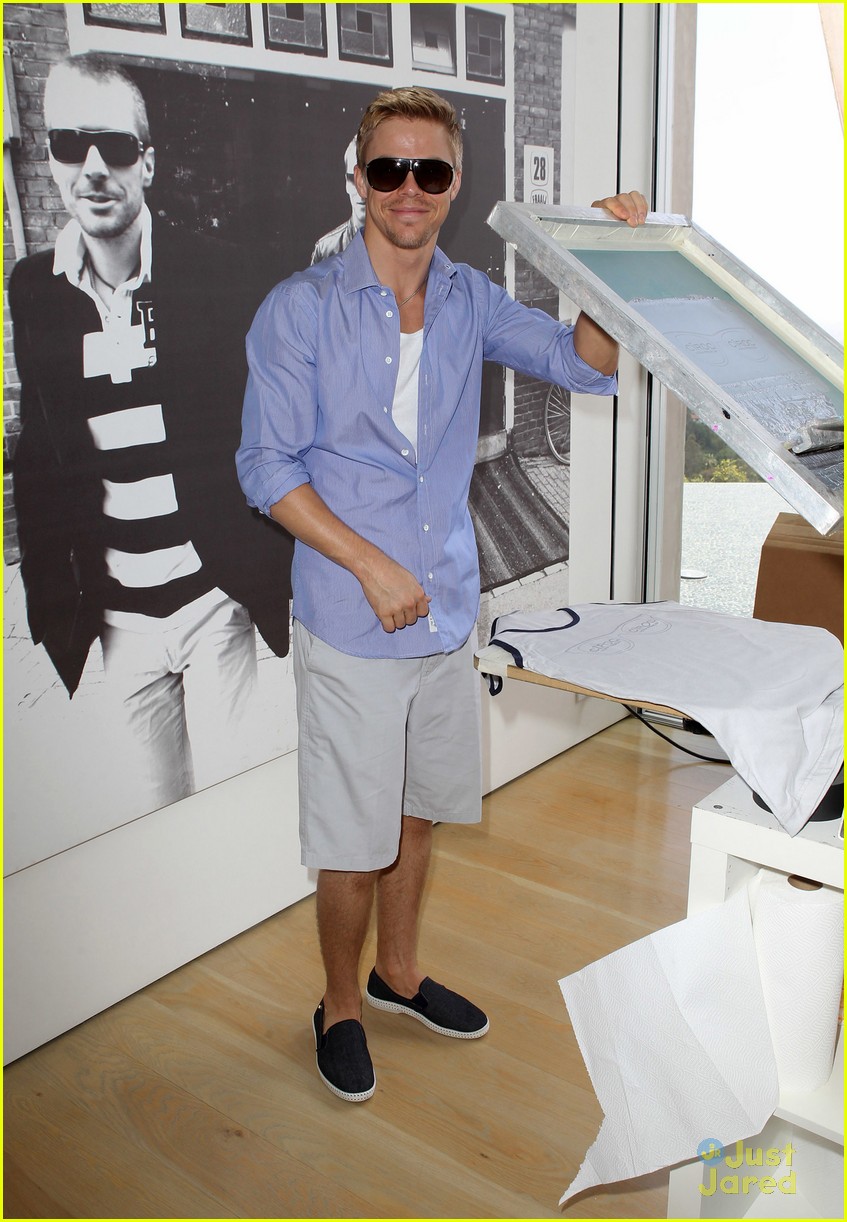 Derek Hough: Shirtless Pool Party Fun! | Photo 564471 - Photo Gallery ...