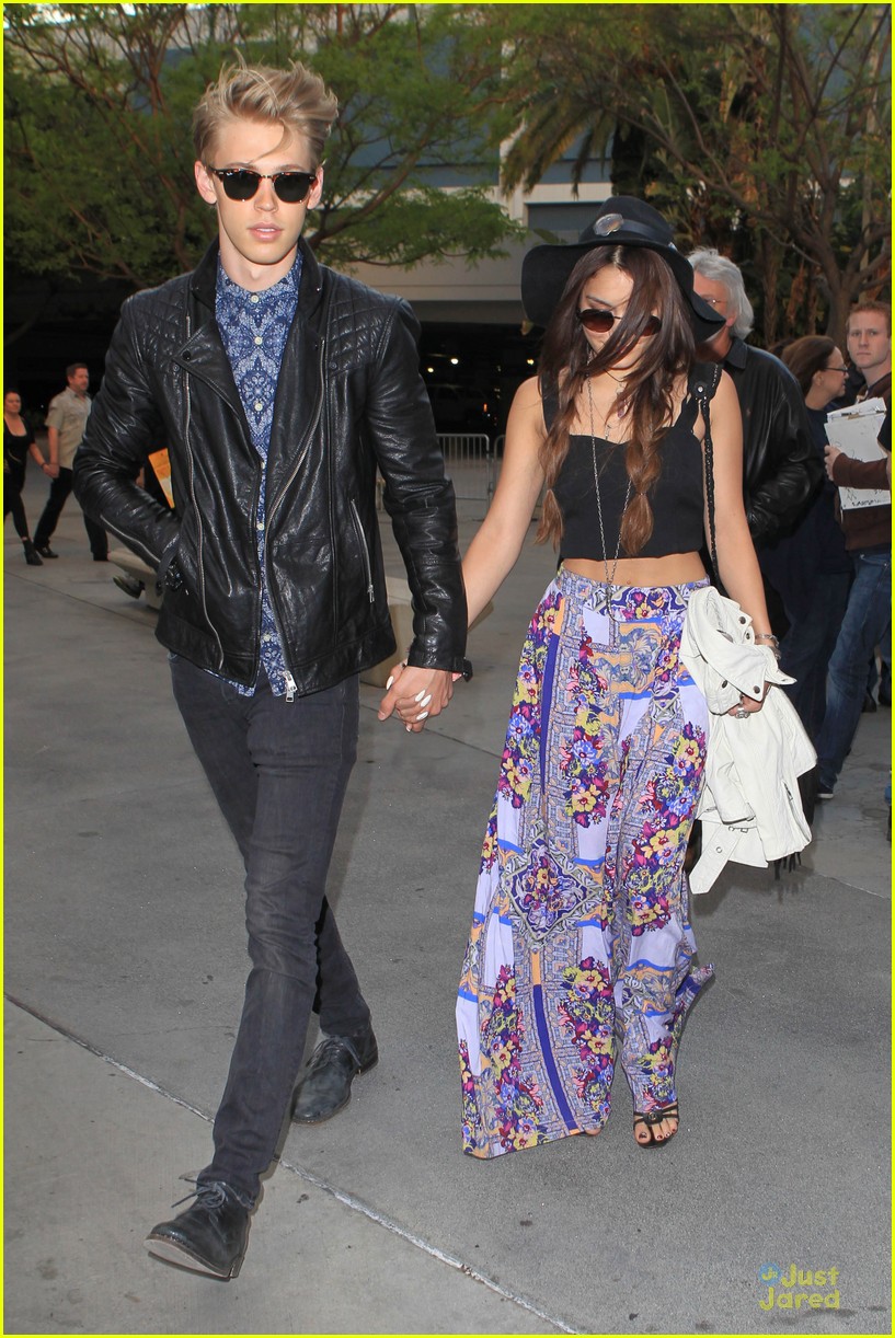Full Sized Photo of vanessa hudgens austin butler rolling stones couple ...