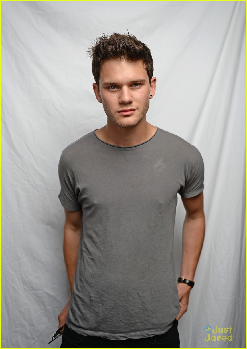 Jeremy Irvine: Chopard Award Winner! | Photo 562181 - Photo Gallery ...