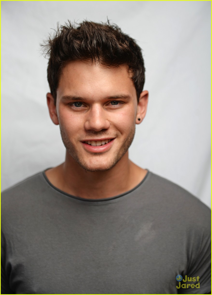 Jeremy Irvine: Chopard Award Winner! | Photo 562182 - Photo Gallery ...
