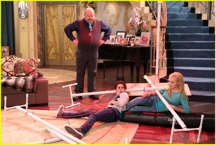 Debby Ryan: 'Jessie' Has 'All The Knight Moves' | Photo 557848 - Photo ...