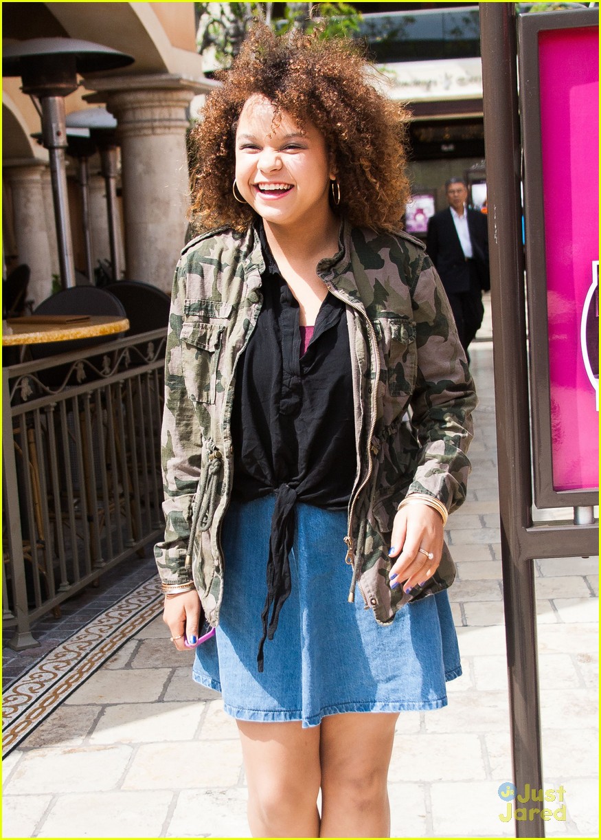 Rachel Crow: Giggles at The Grove! | Photo 557339 - Photo Gallery ...
