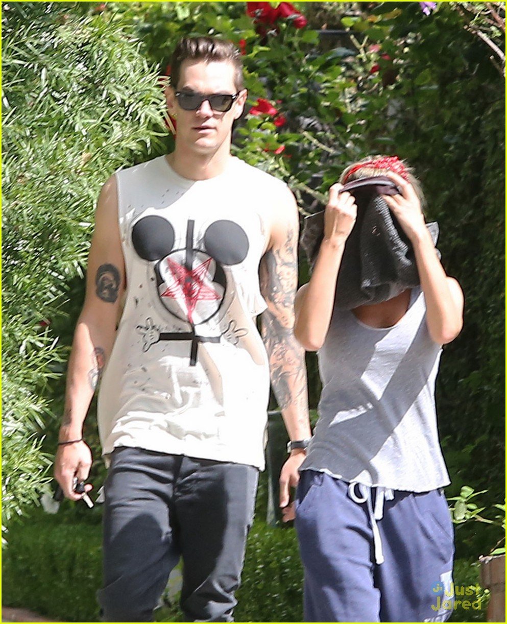 Ashley Tisdale & Christopher French: Walk Around The Block | Photo ...