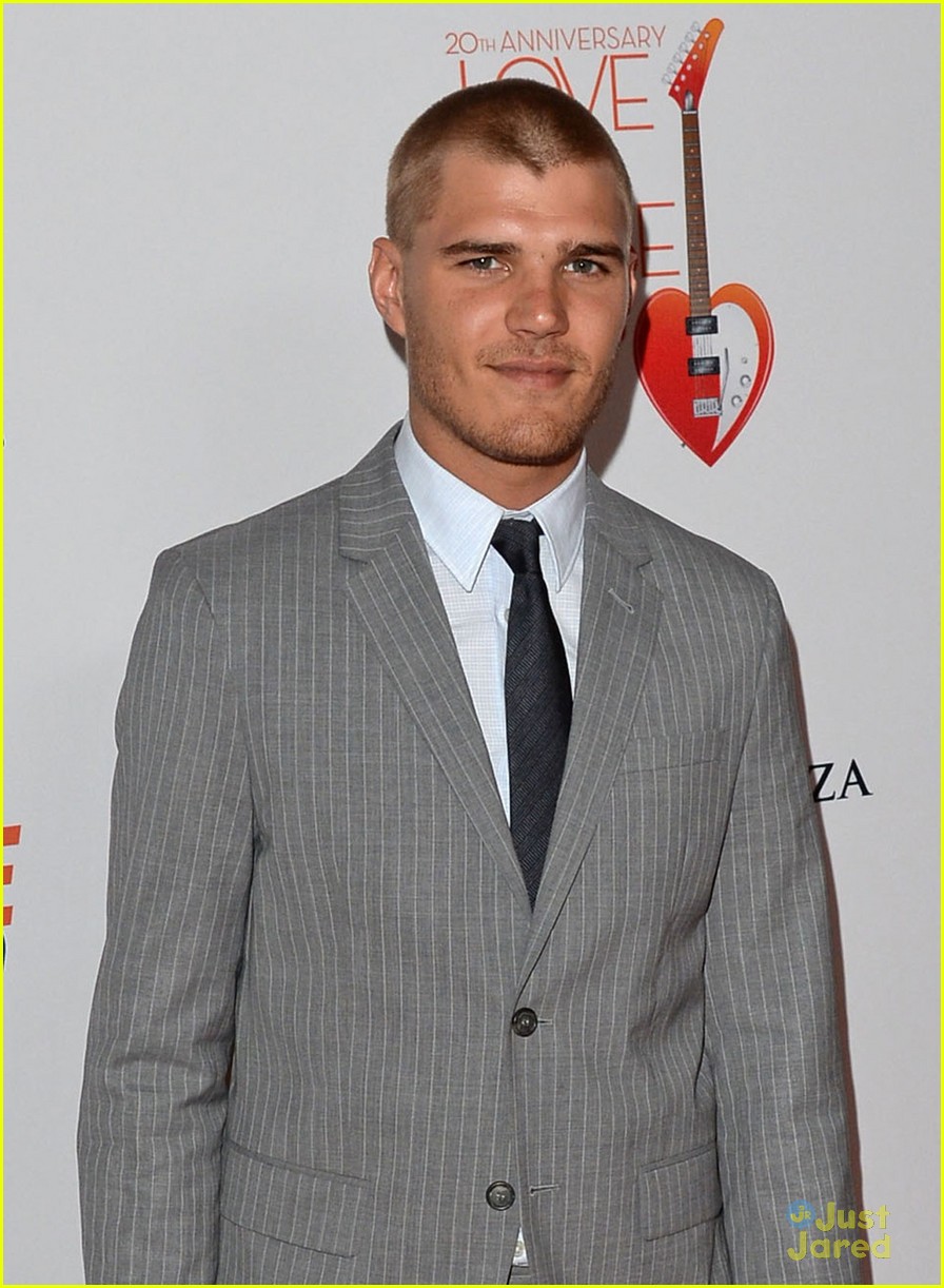 Chris Zylka: Race to Erase MS Gala | Photo 558653 - Photo Gallery ...