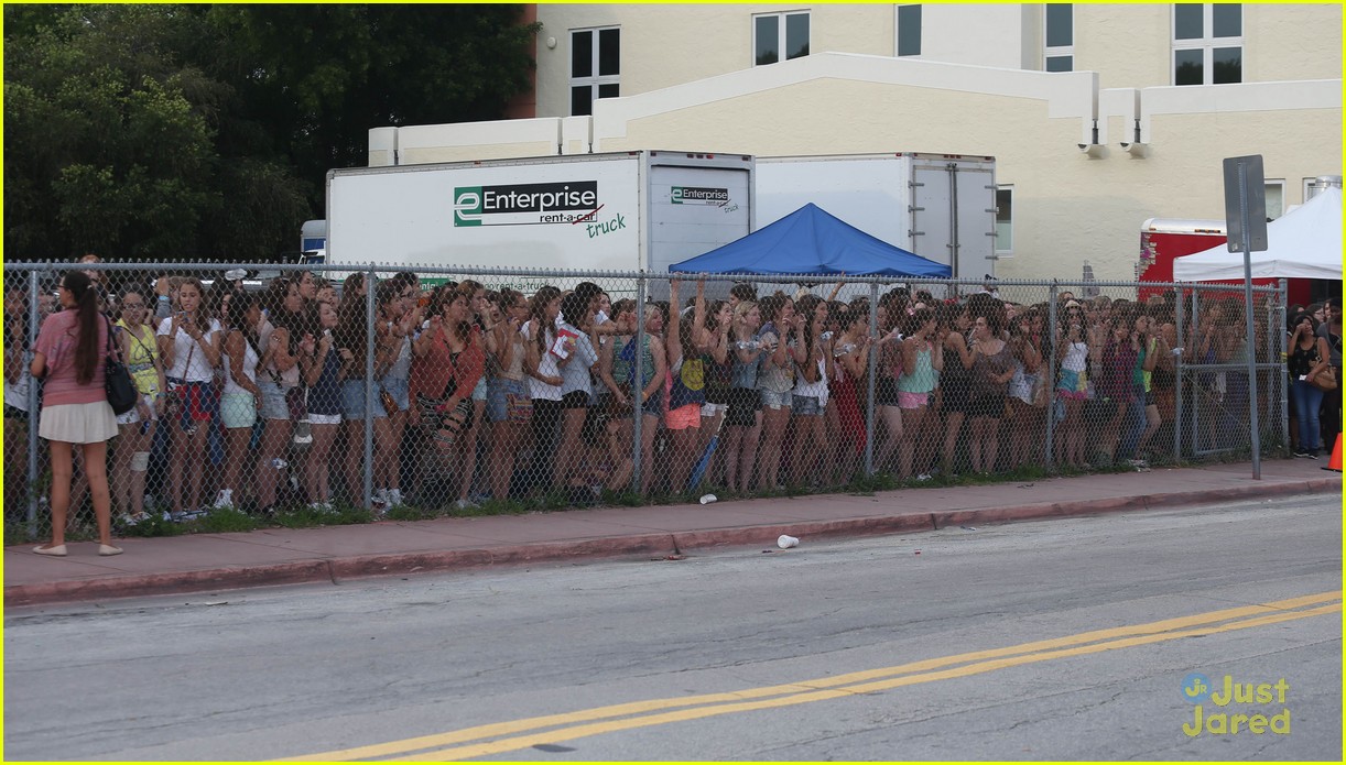 One Direction Exits Music Video Shoot in Miami | Photo 568818 - Photo ...