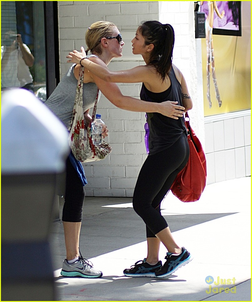 Brenda Song & Julianne Hough Hug Goodbye at Gym | Photo 569857 - Photo ...