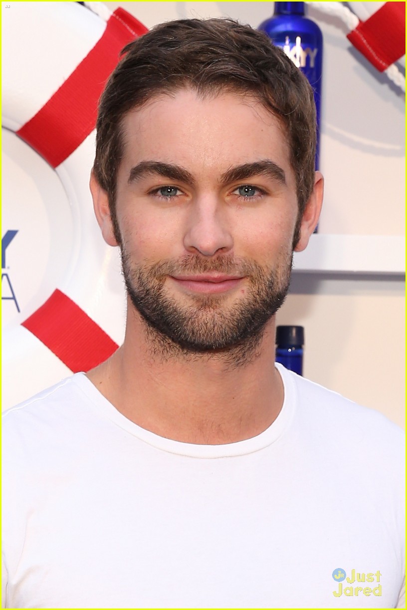 Full Sized Photo Of Chace Crawford Governors Ball Music Festival Kick full-sized-photo-of-chace-crawford-governors-ball-music-festival-kick