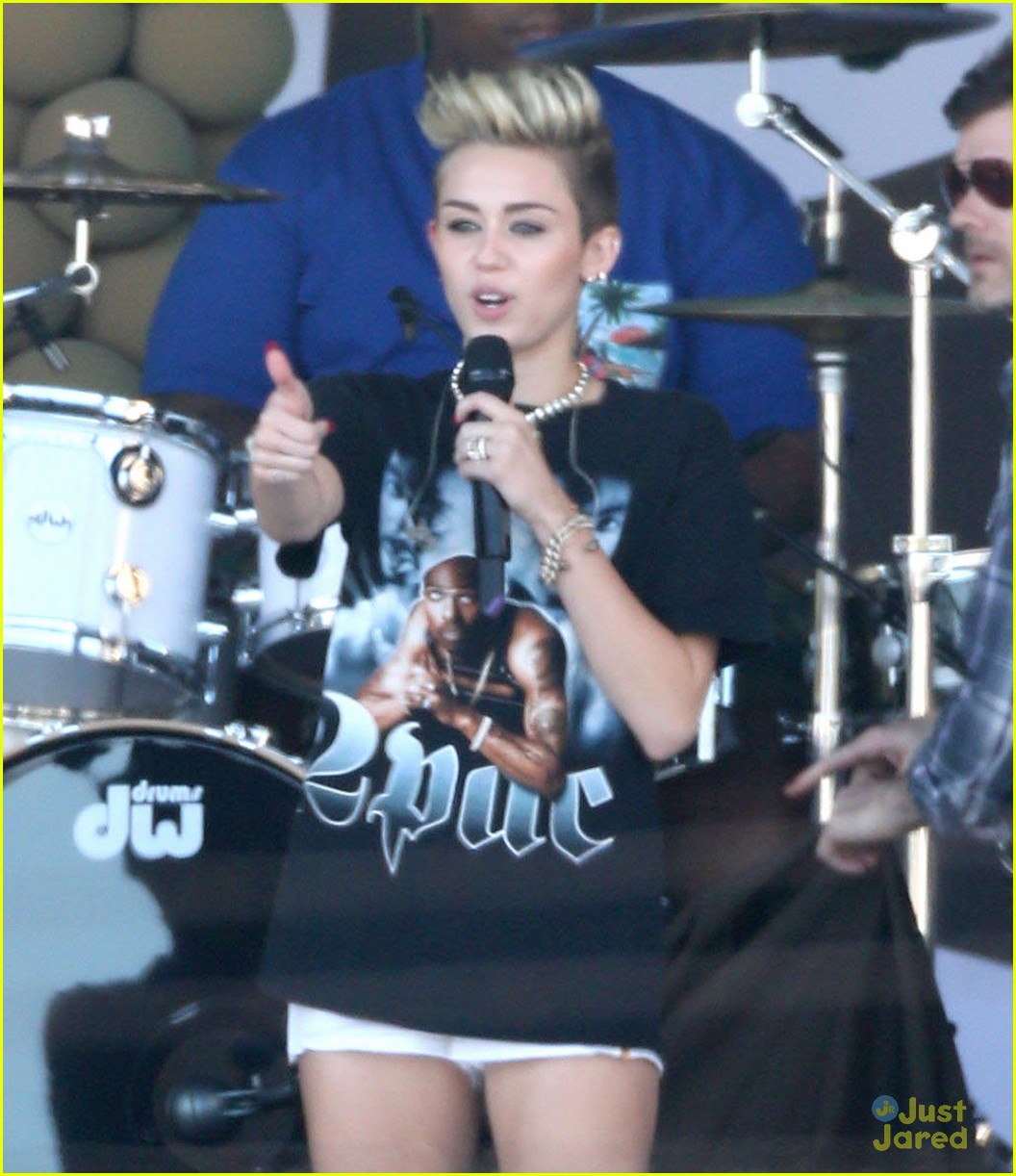 Miley Cyrus: VEVO Record Breaker! | Photo 572327 - Photo Gallery | Just ...