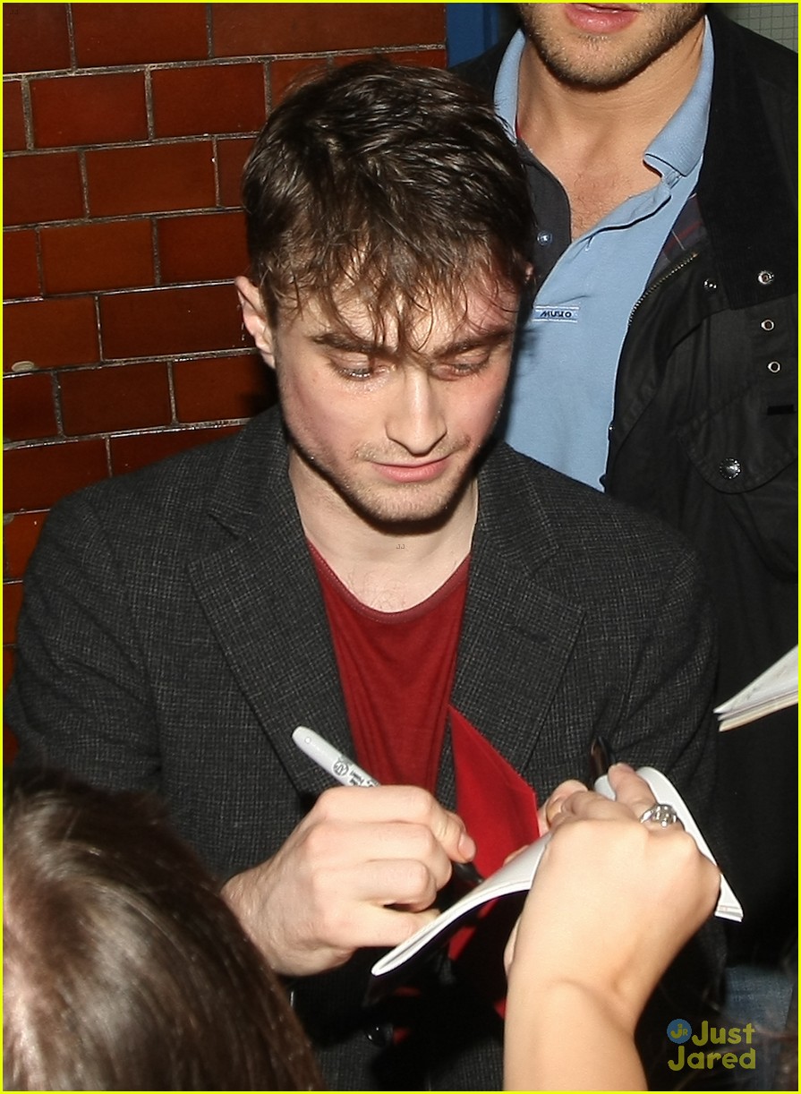 Daniel Radcliffe: Fan Friendly in London! | Photo 572158 - Photo ...