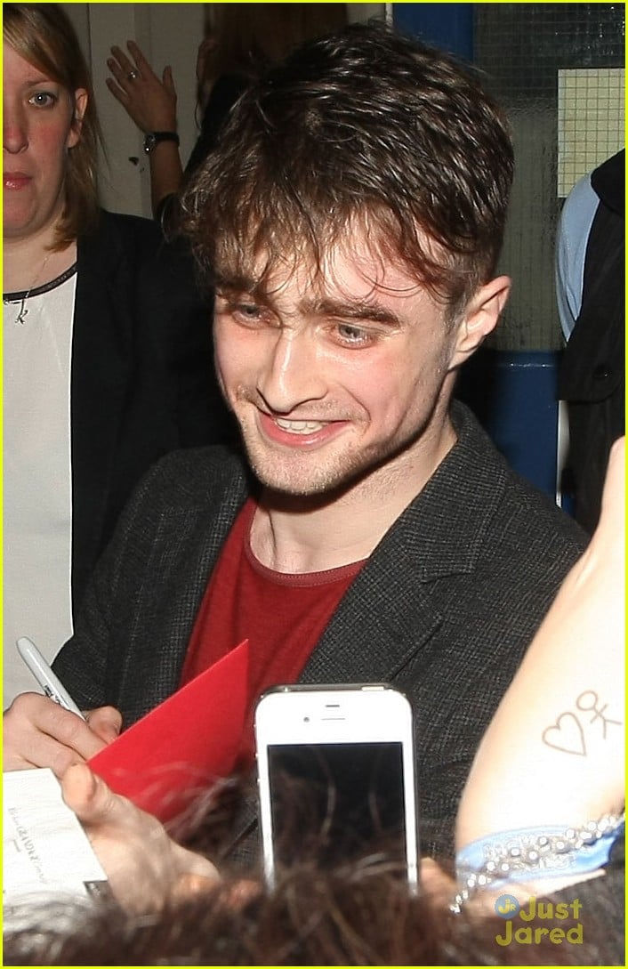 Daniel Radcliffe: Fan Friendly in London! | Photo 572161 - Photo ...
