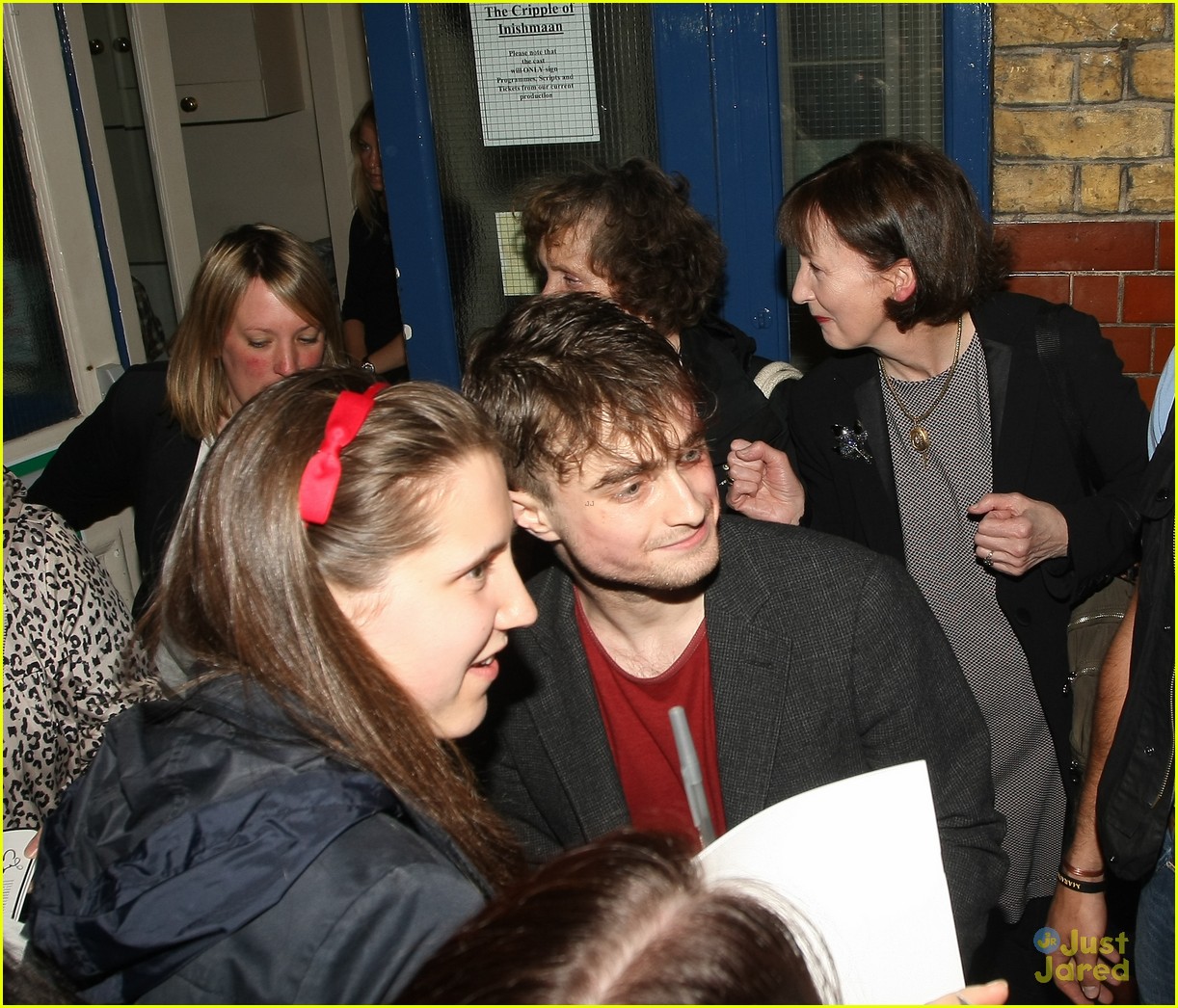 Daniel Radcliffe: Fan Friendly in London! | Photo 572164 - Photo ...