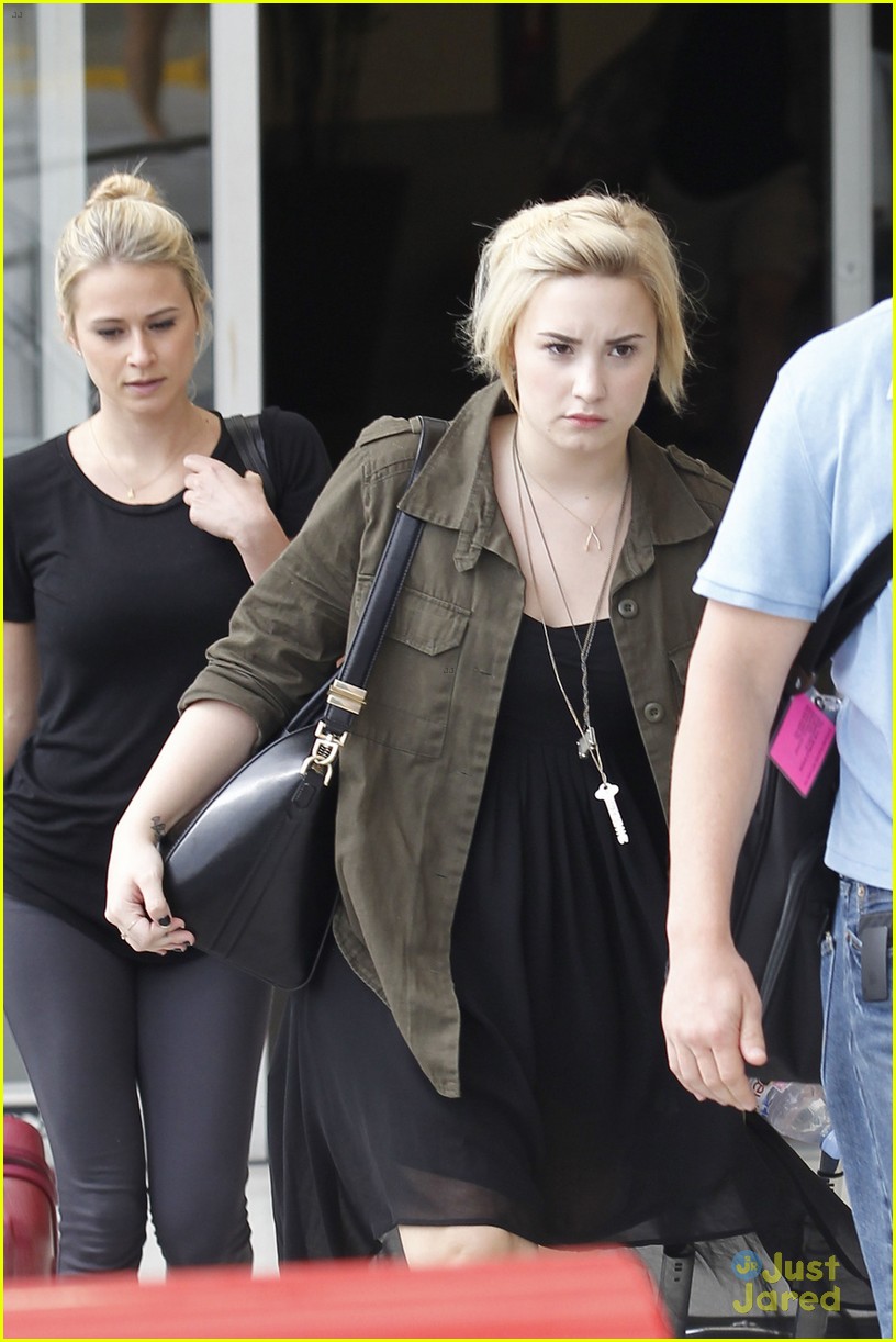 Zendaya: Demi Lovato is Like My Big Sister! | Photo 567914 - Photo ...