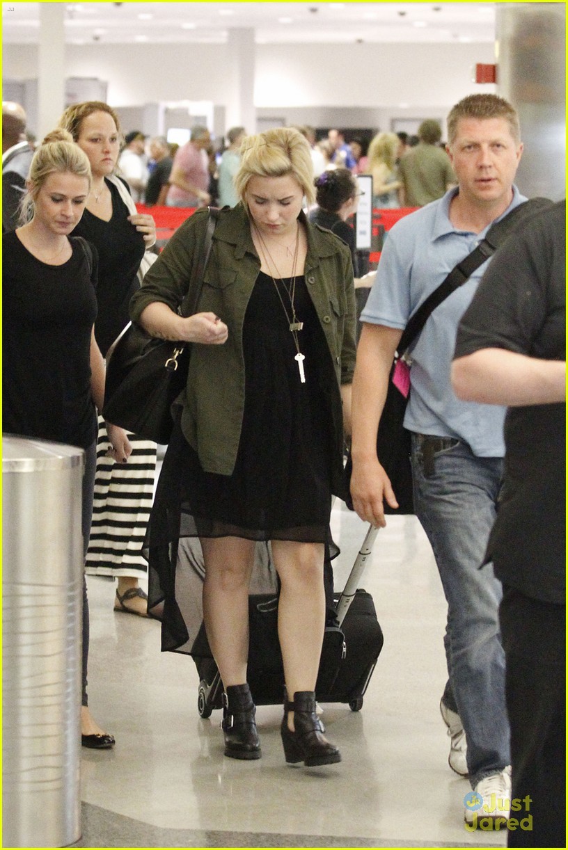 Zendaya: Demi Lovato is Like My Big Sister! | Photo 567915 - Photo ...