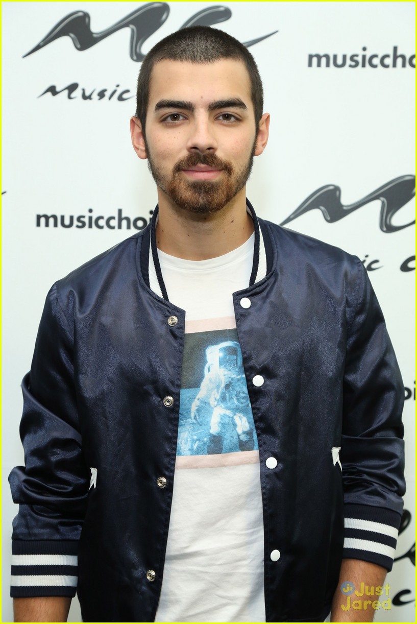 Jonas Brothers Answer Fan Questions at Music Choice - Watch Now ...