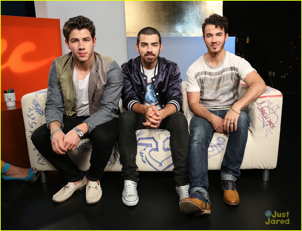 Jonas Brothers Answer Fan Questions at Music Choice - Watch Now ...