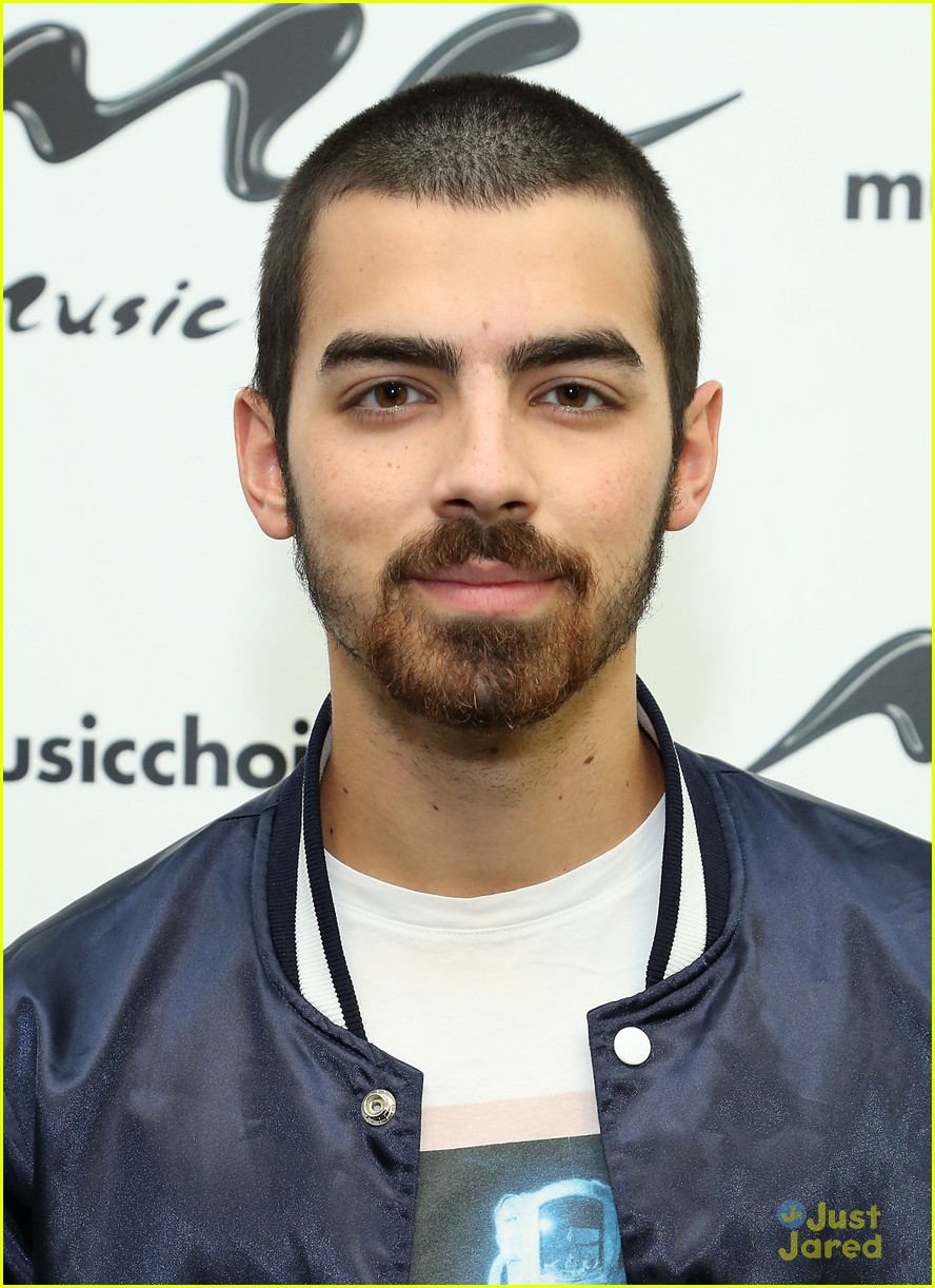 Jonas Brothers Answer Fan Questions at Music Choice - Watch Now ...