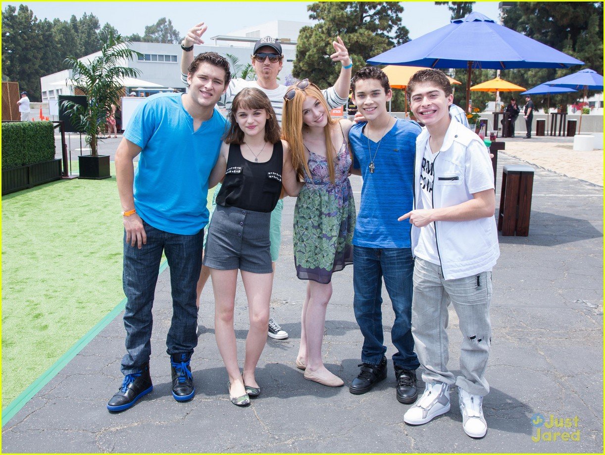 Full Sized Photo of joey king ochoa brothers jj summer party 06 | Joey ...
