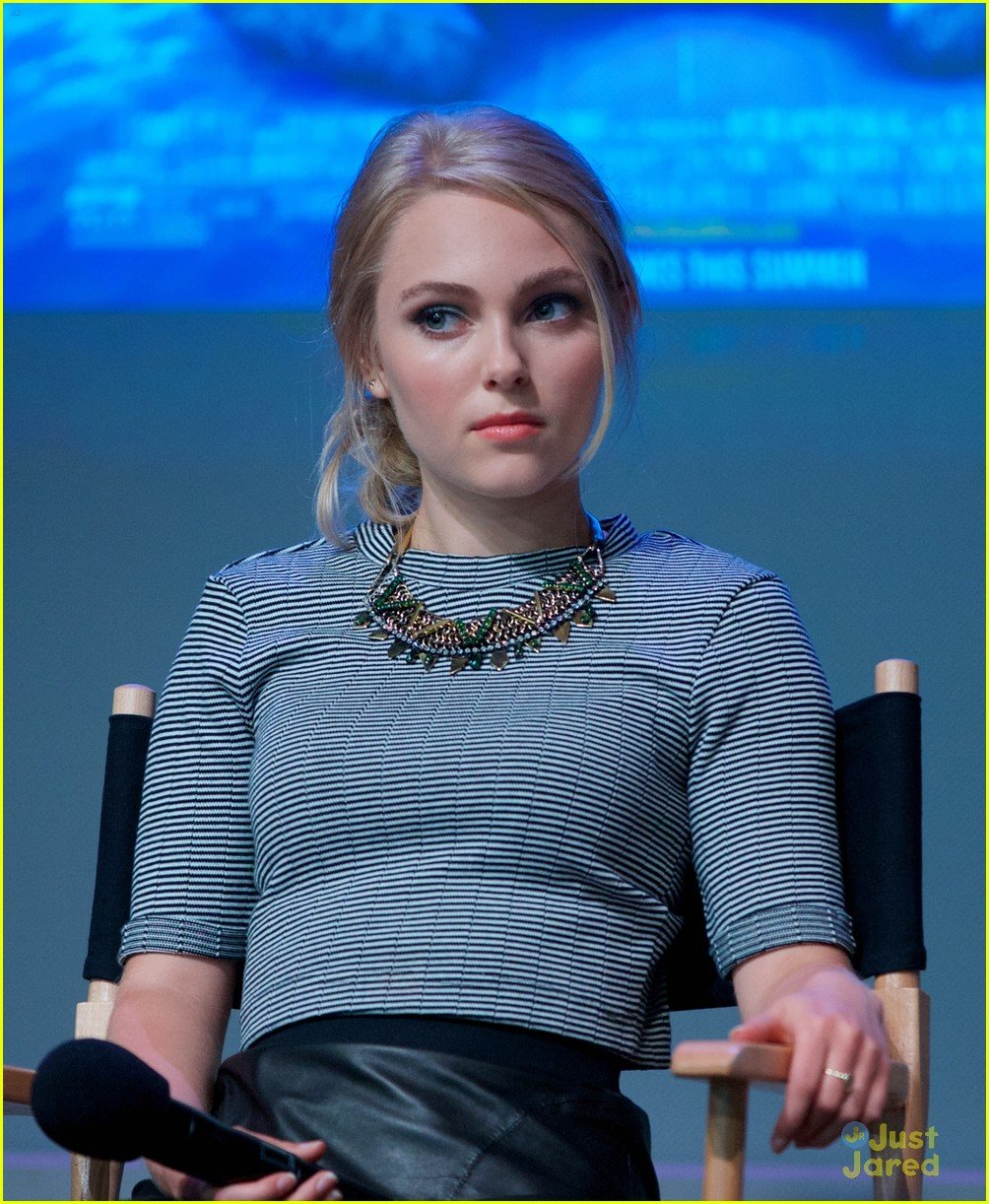 AnnaSophia Robb: 'The Way, Way Back' Q&A Event | Photo 573324 - Photo Gallery | Just Jared Jr.