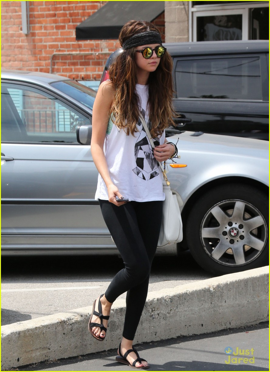 Selena Gomez: Saturday Shopper | Photo 565812 - Photo Gallery | Just Jared Jr.