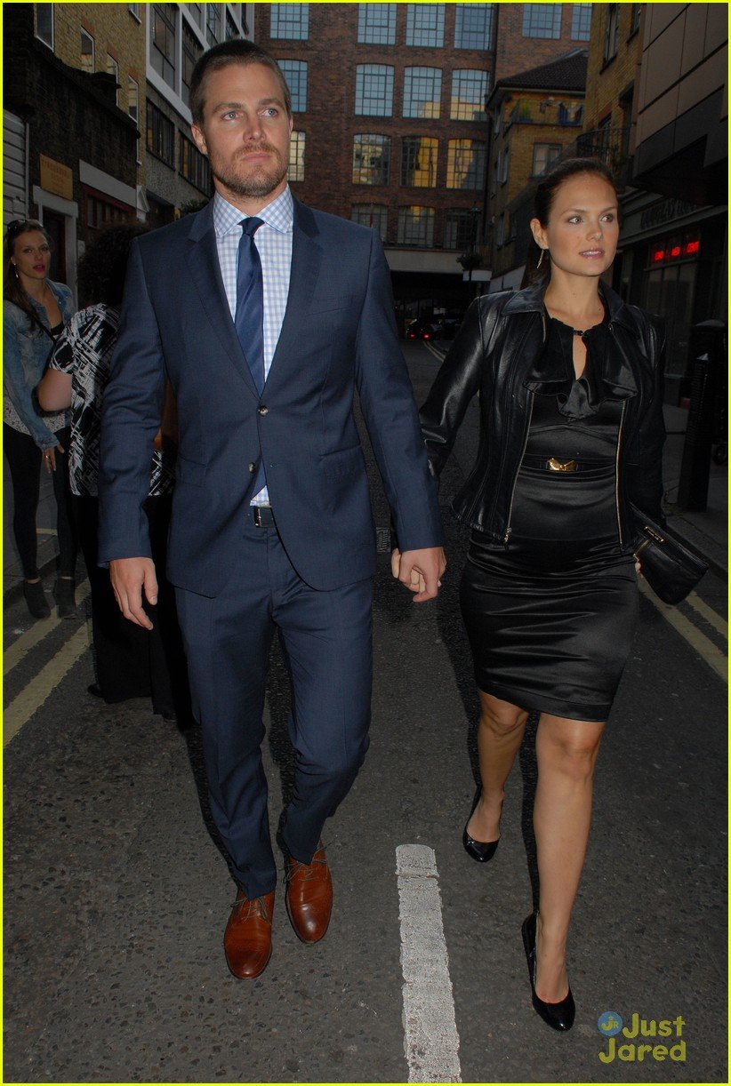 Stephen Amell: Expecting First Child with Cassandra Jean! (Exclusive ...