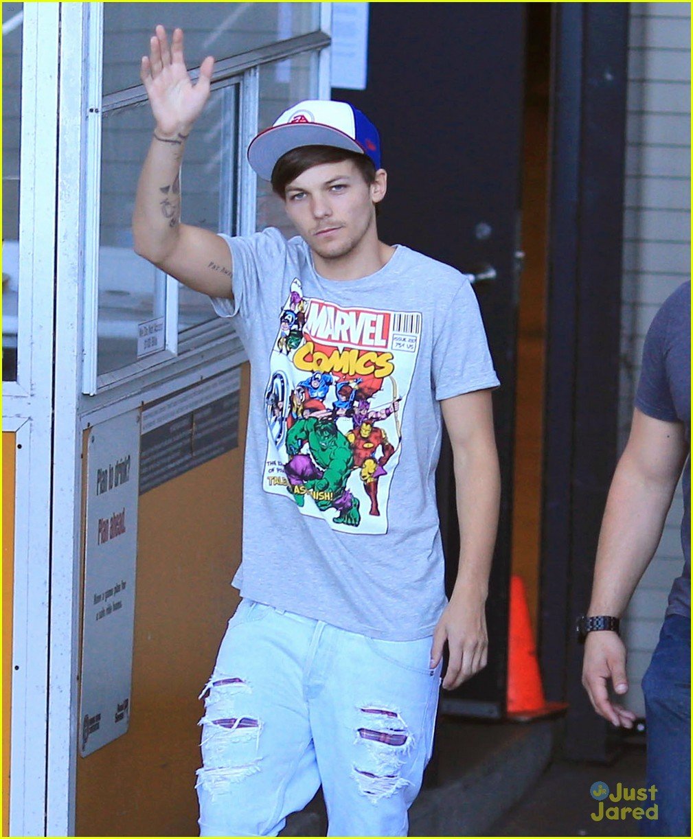 One Direction: Soccer Before Soundcheck in Vancouver | Photo 581649 ...