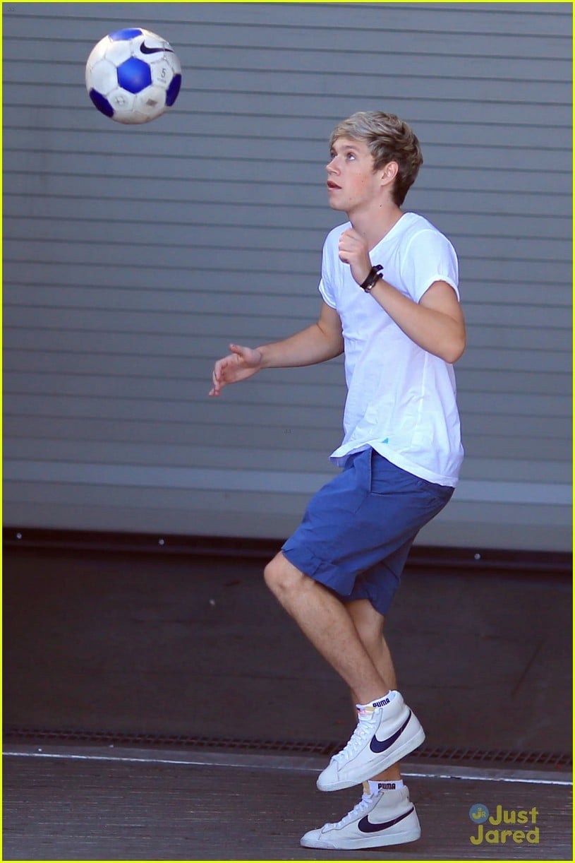 One Direction: Soccer Before Soundcheck in Vancouver | Photo 581650 ...
