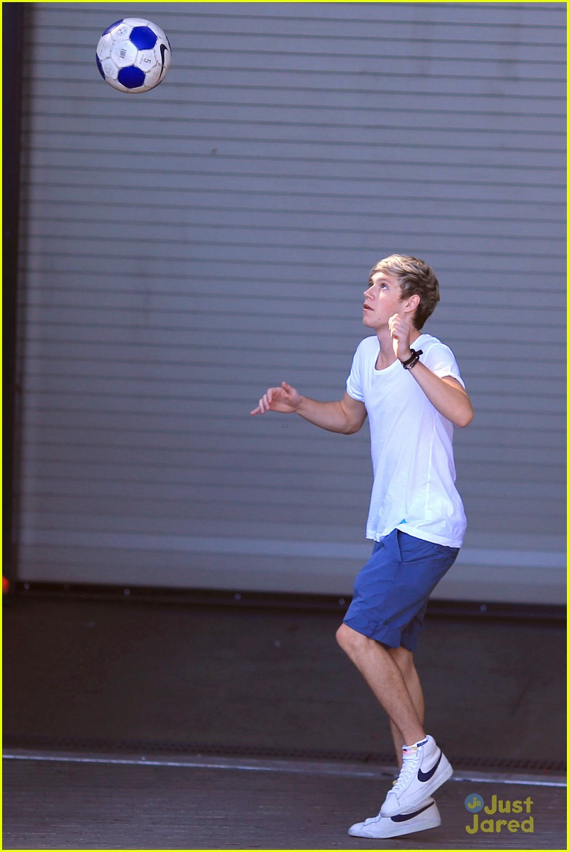 One Direction: Soccer Before Soundcheck in Vancouver | Photo 581655 ...