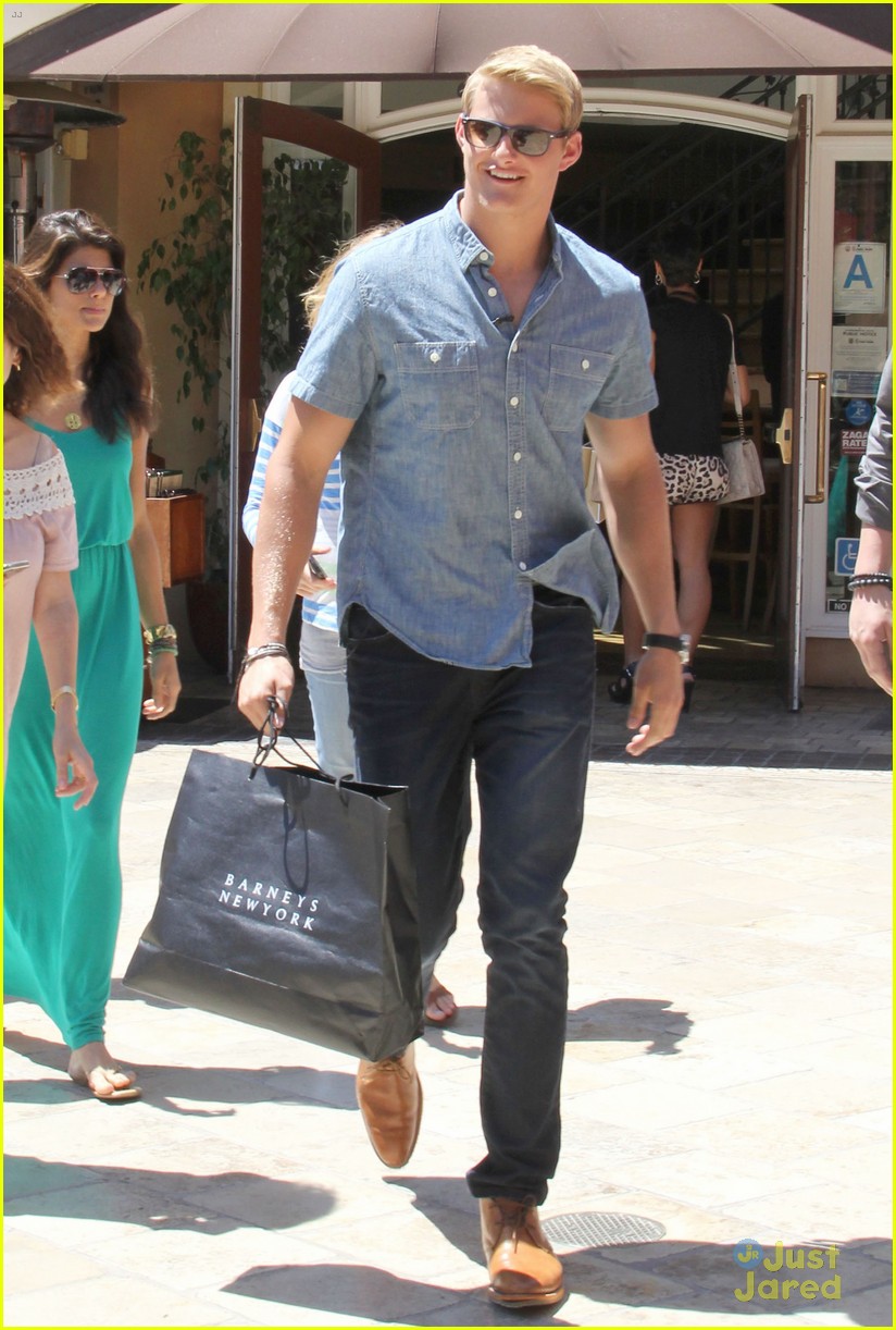 Alexander Ludwig: 'Extra' Appearance at The Grove | Photo 575605 ...