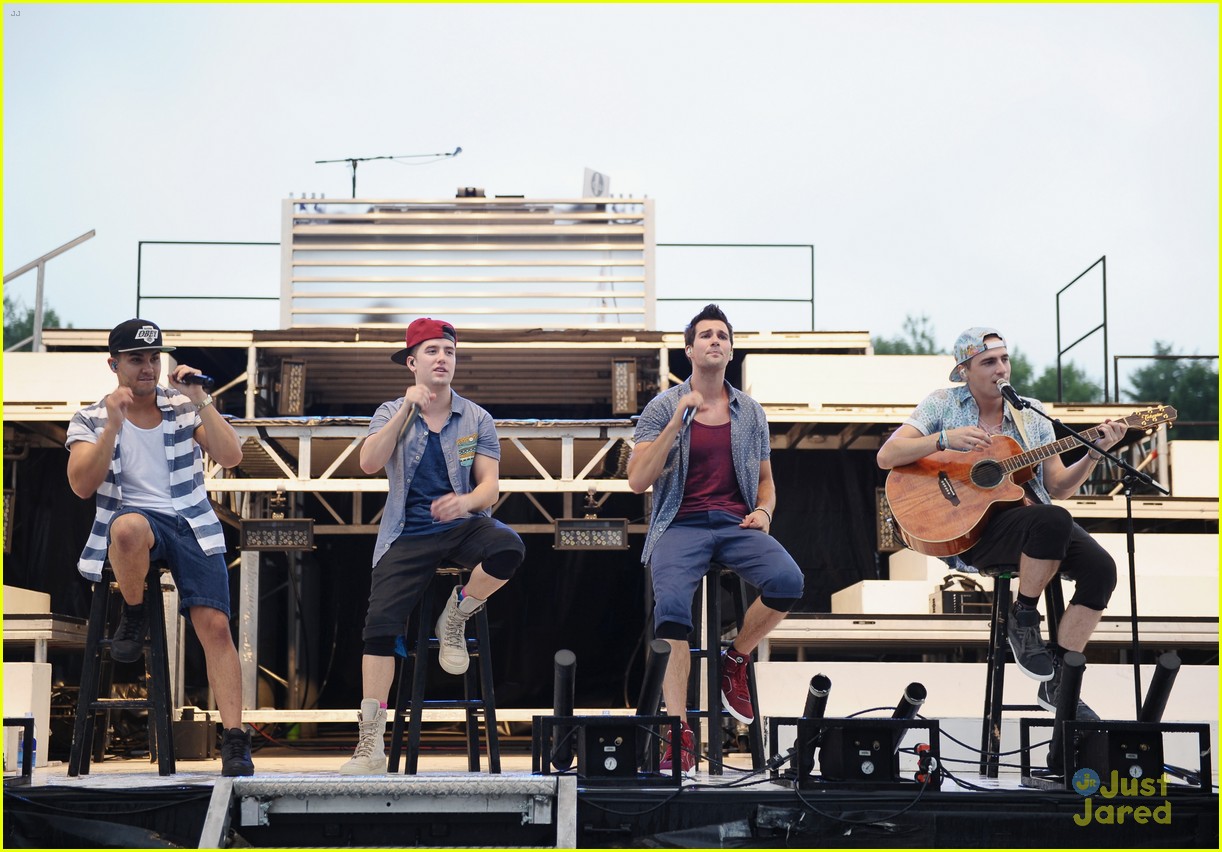 Big Time Rush Perform Free Concert for Newton Families | Photo 580043 ...