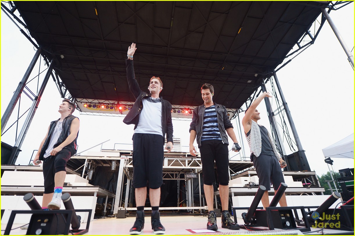 Big Time Rush Perform Free Concert for Newton Families | Photo 580052 ...