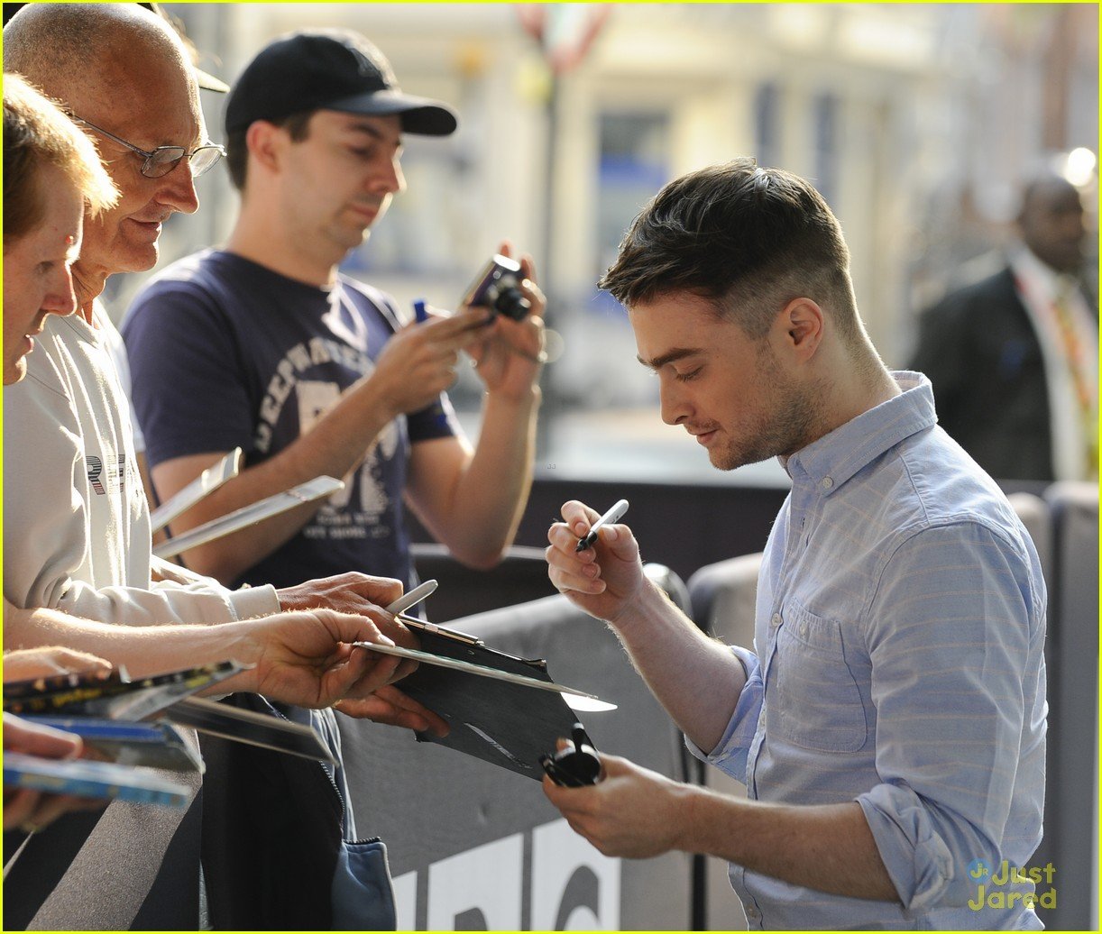Daniel Radcliffe Is A Twitter Spy | Photo 577827 - Photo Gallery | Just ...