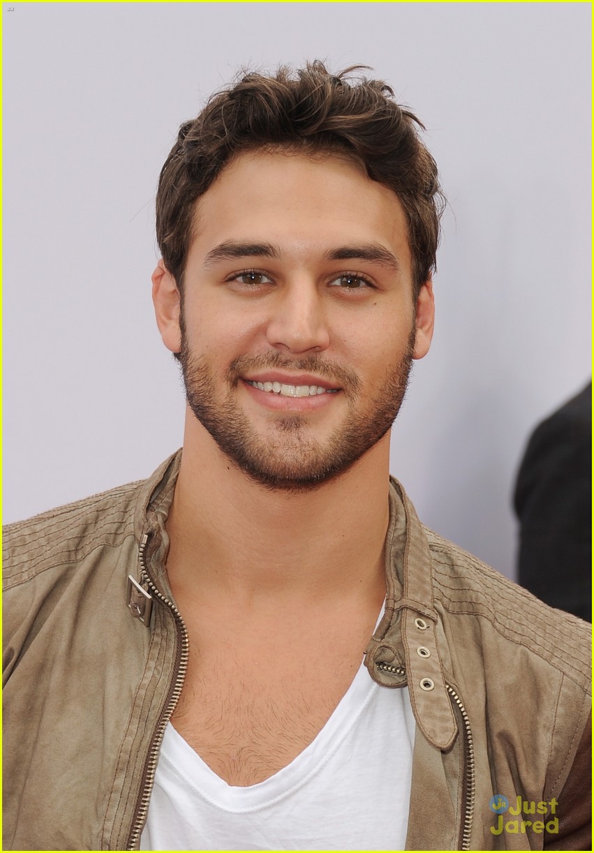 Holland Roden: 'Red 2' Premiere Pretty! | Photo 576502 - Photo Gallery ...