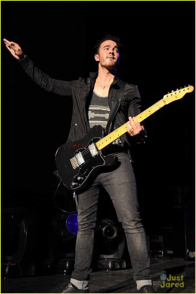 Jonas Brothers: Boston Concert Pics! | Photo 579979 - Photo Gallery | Just Jared Jr.