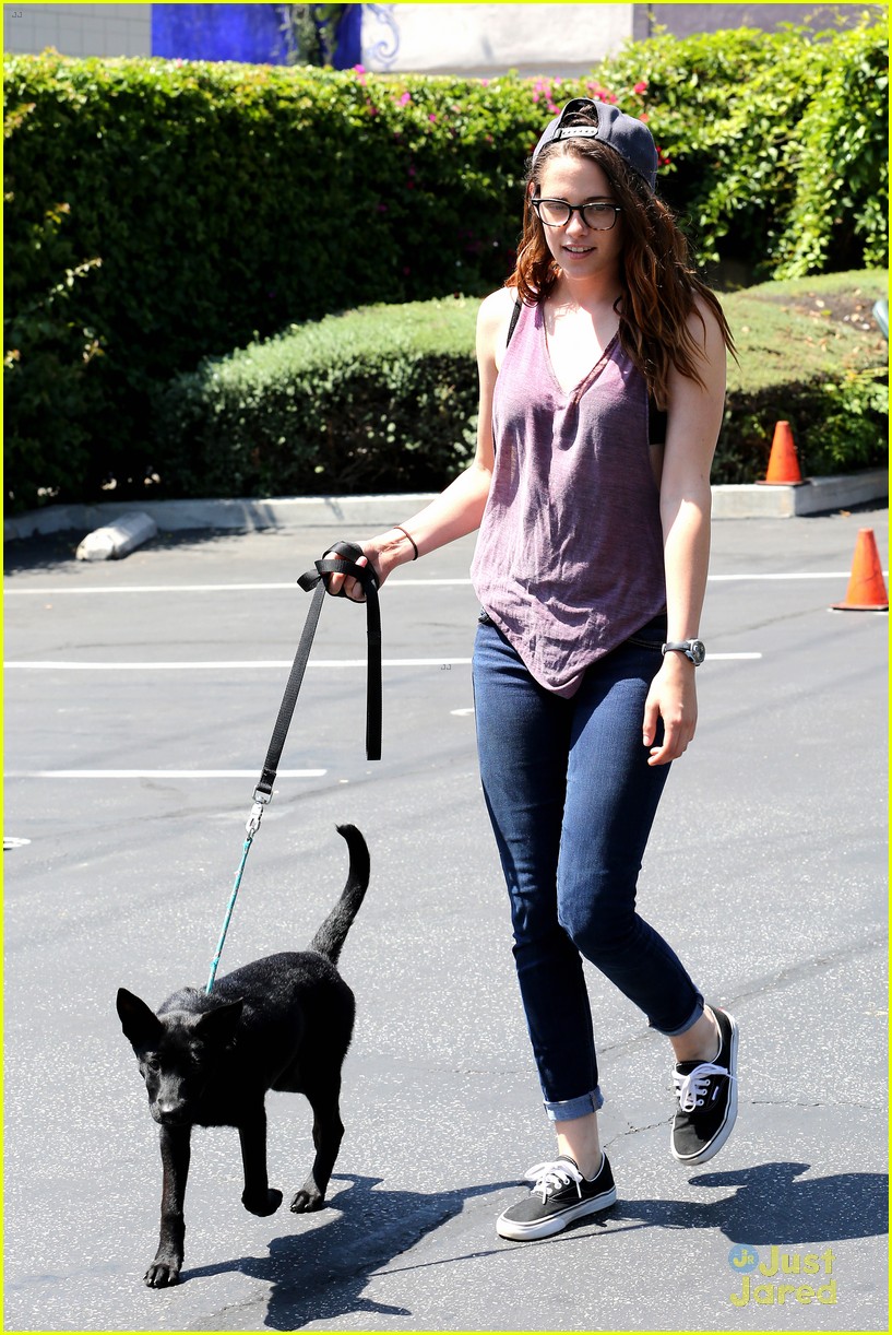 Kristen Stewart Walks Her Adorable New Dog! | Photo 582490 - Photo ...