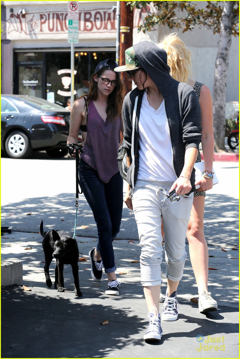 Kristen Stewart Walks Her Adorable New Dog! | Photo 582493 - Photo ...